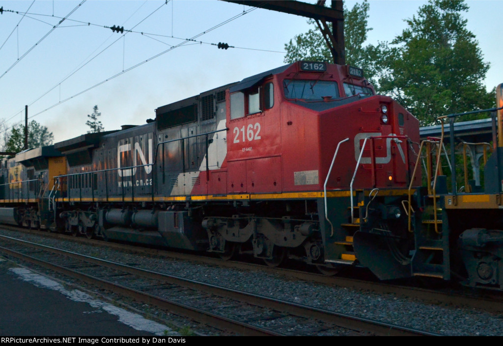 CN C40-8W 2162 trails on Q410-11